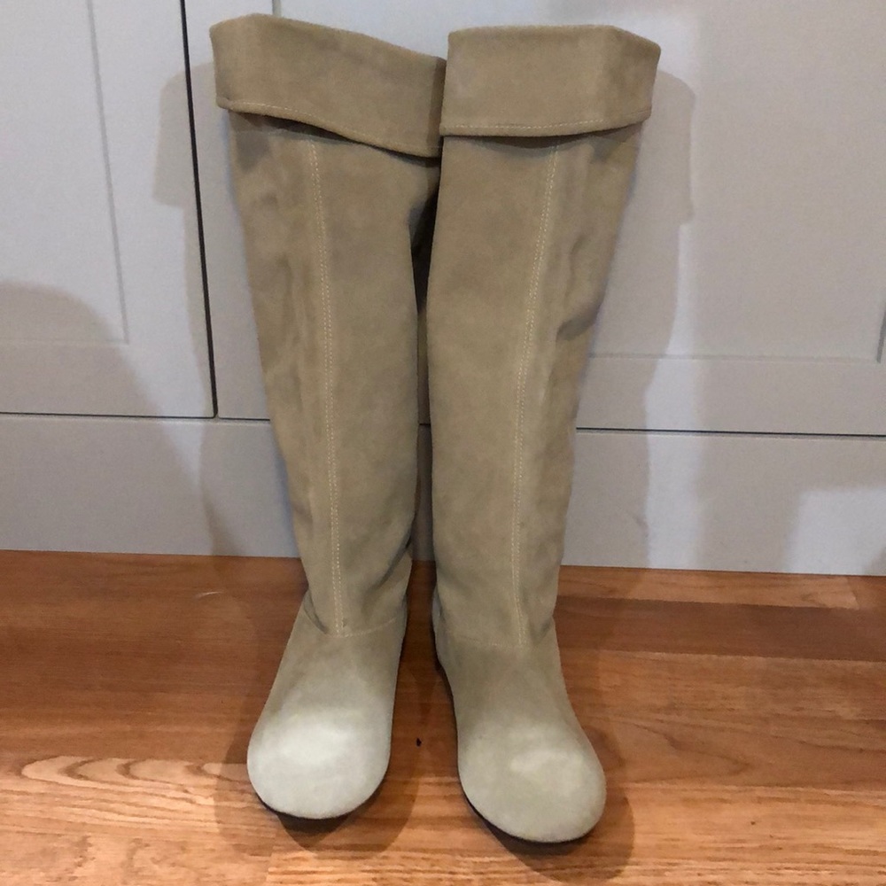 Steve Madden Touring Suede Sand Colored Flat Boots - Gem